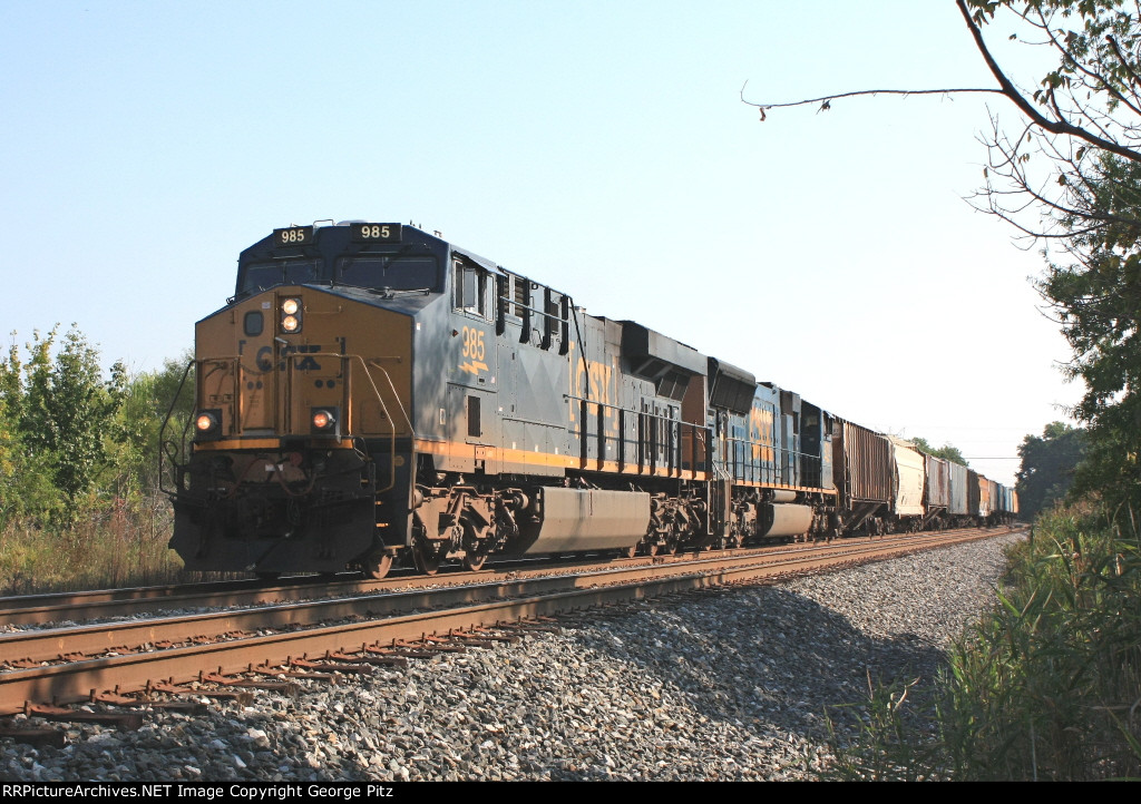 CSX 985 and train K532